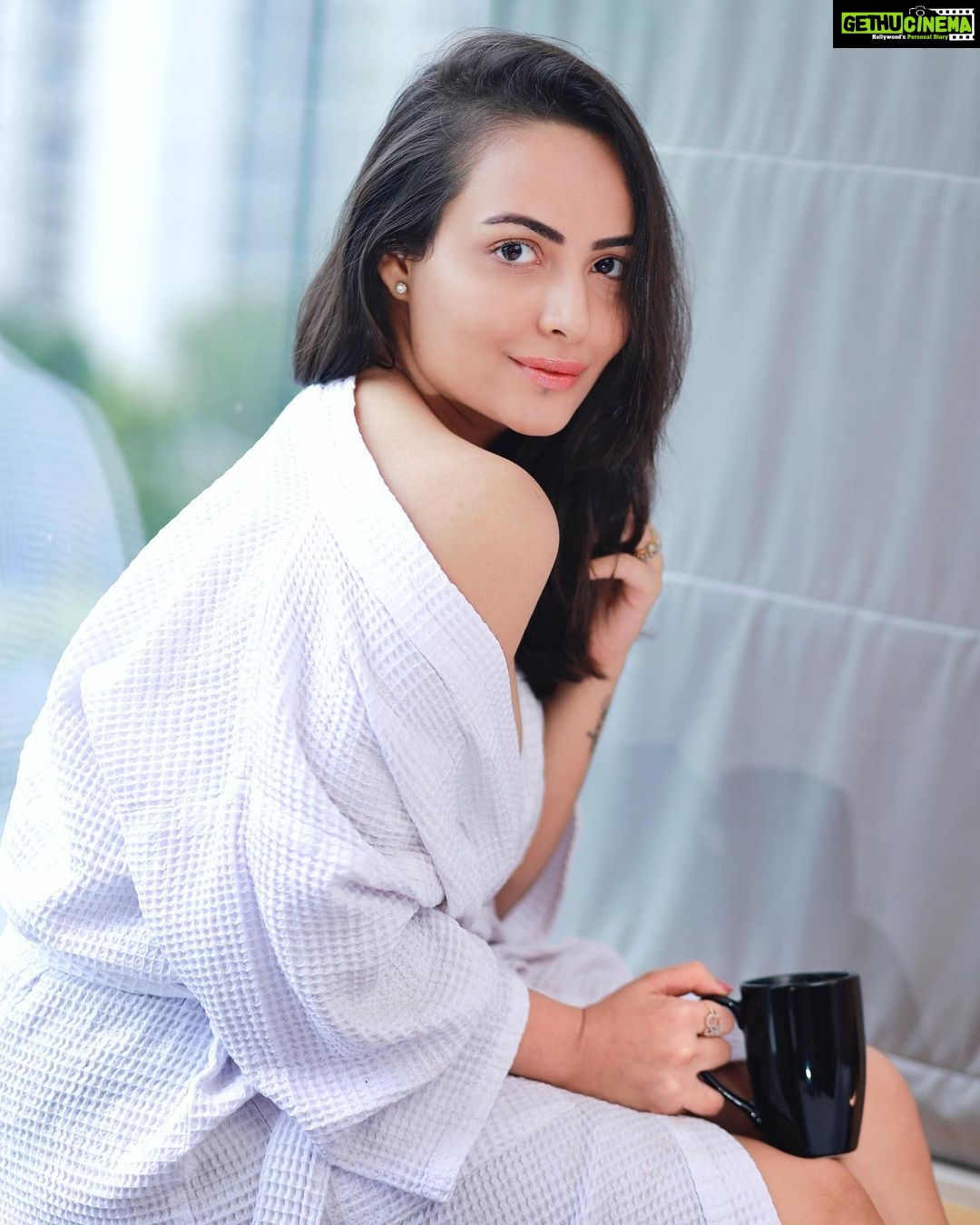 Aanchal Munjal Instagram – As fresh & hot as your morning coffee .. ☕️🤌 ...