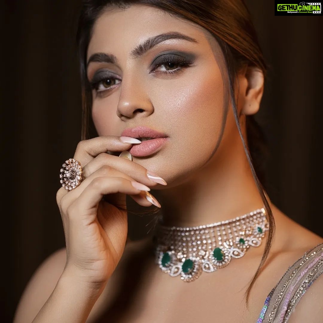 Actress Akanksha Puri HD Photos and Wallpapers July 2022 | Gethu Cinema