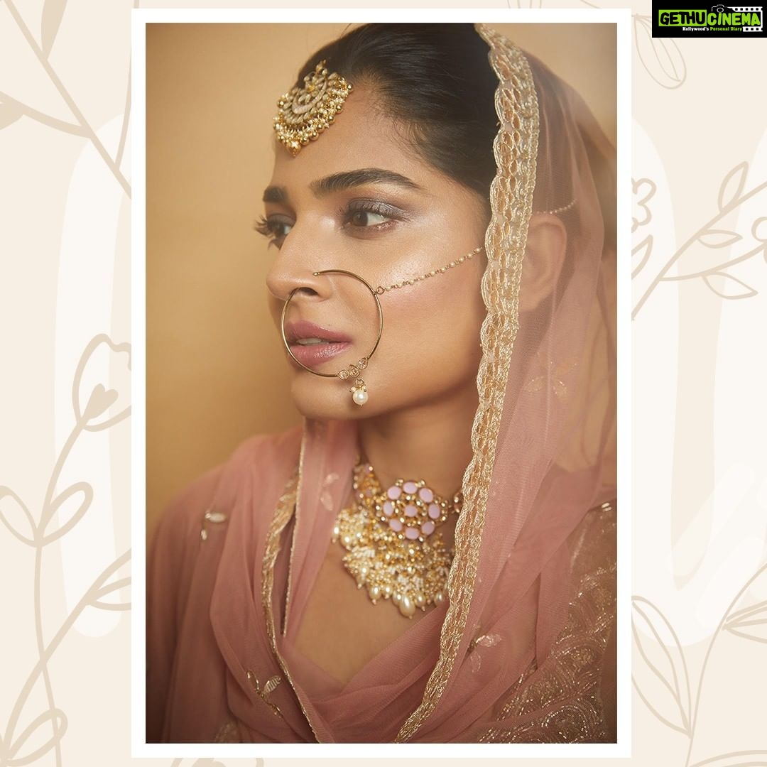 Anagha Instagram – 🌸 Styled by: @alliaalrufai Hair & Make up ...