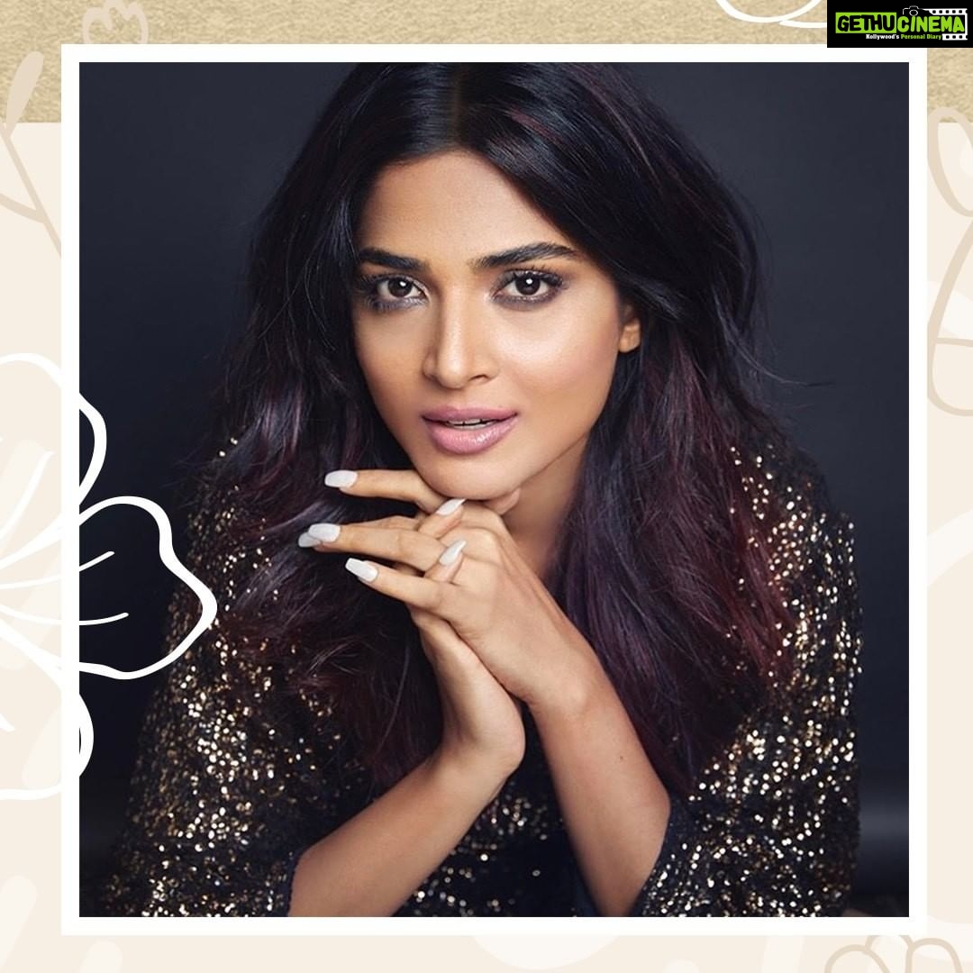 Anagha Instagram - ⭐ Styled by: @alliaalrufai Hair & Make up ...