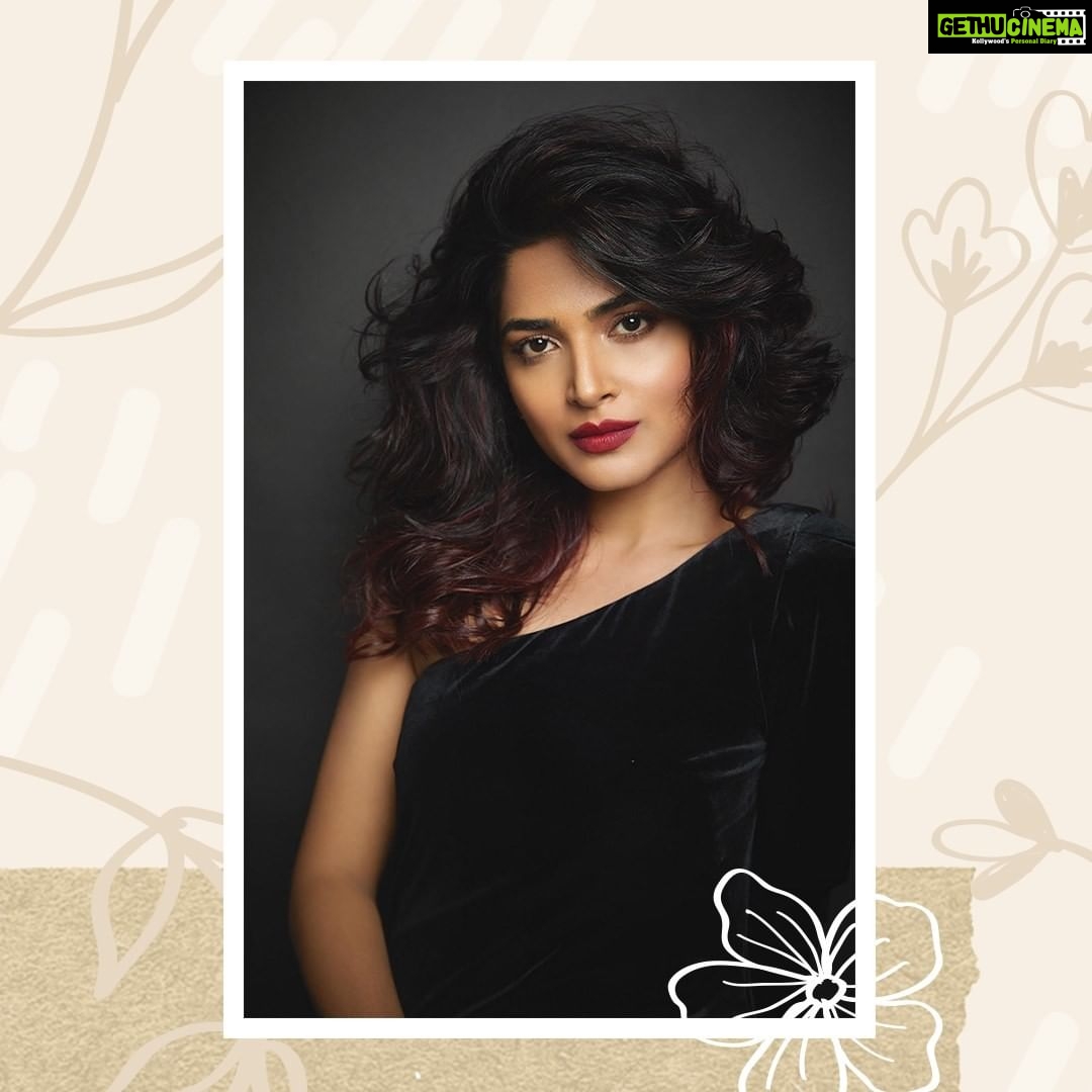 Anagha Instagram – 🌹 Styled by: @alliaalrufai Hair & Make up ...