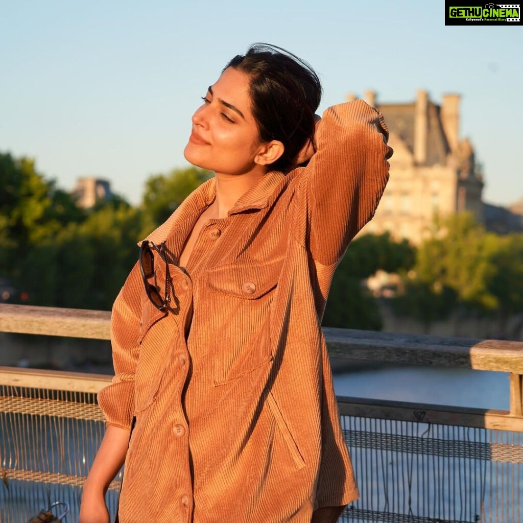 Actress Anagha HD Photos and Wallpapers July 2022 | Gethu Cinema