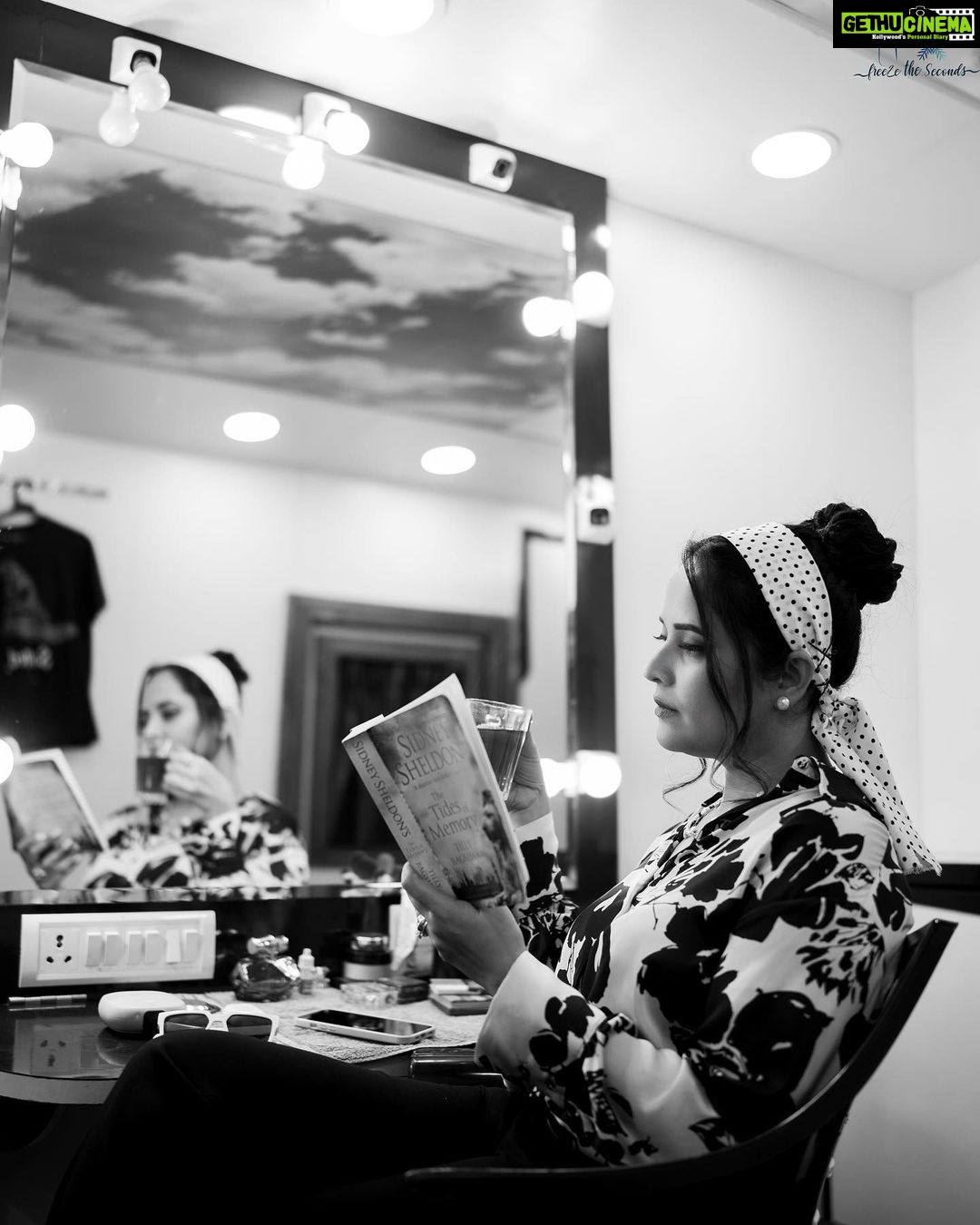 Anasuya Bharadwaj Instagram – Vanity diaries in Retrospective 🖤🤍 For # ...