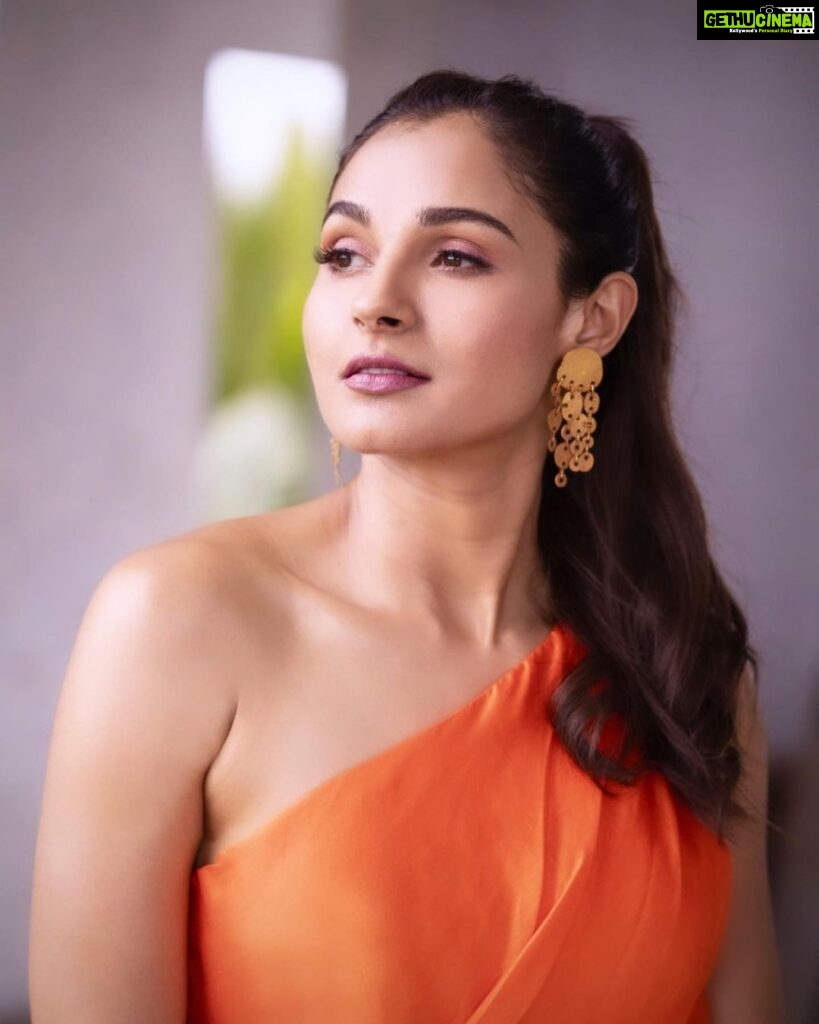 Actress Andrea Jeremiah HD Photos and Wallpapers July 2022 - Gethu Cinema