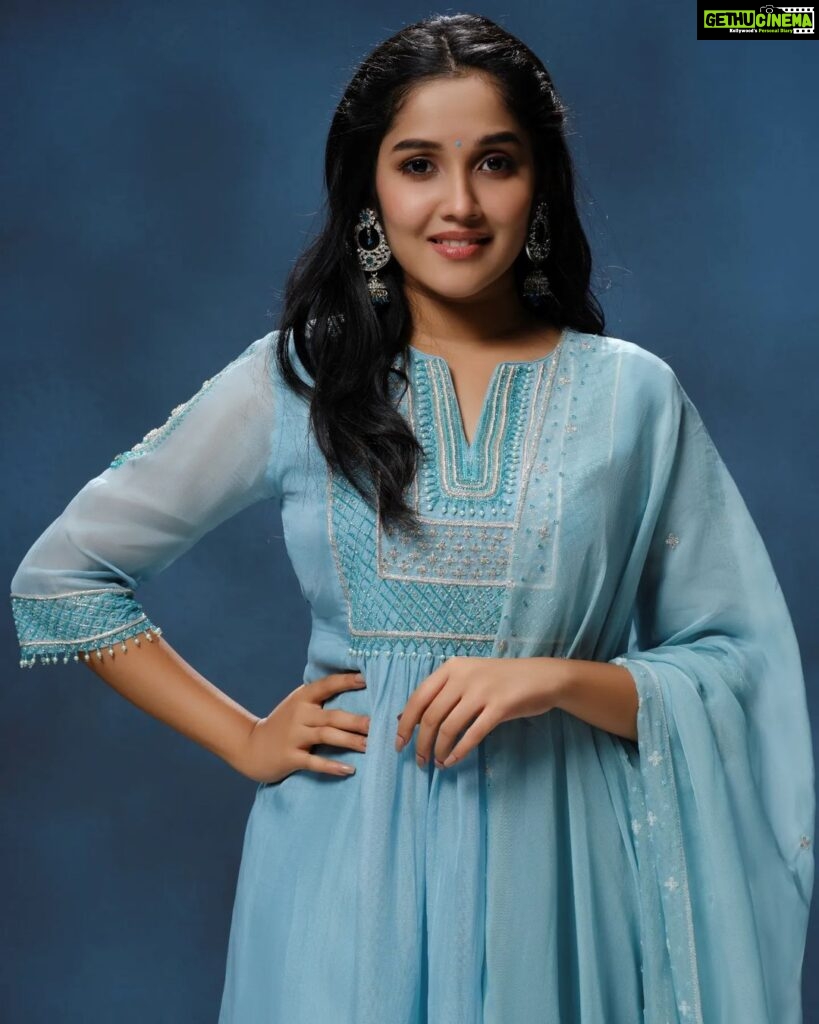 Actress Anikha HD Instagram Photos and Wallpapers July 2022 | Gethu Cinema