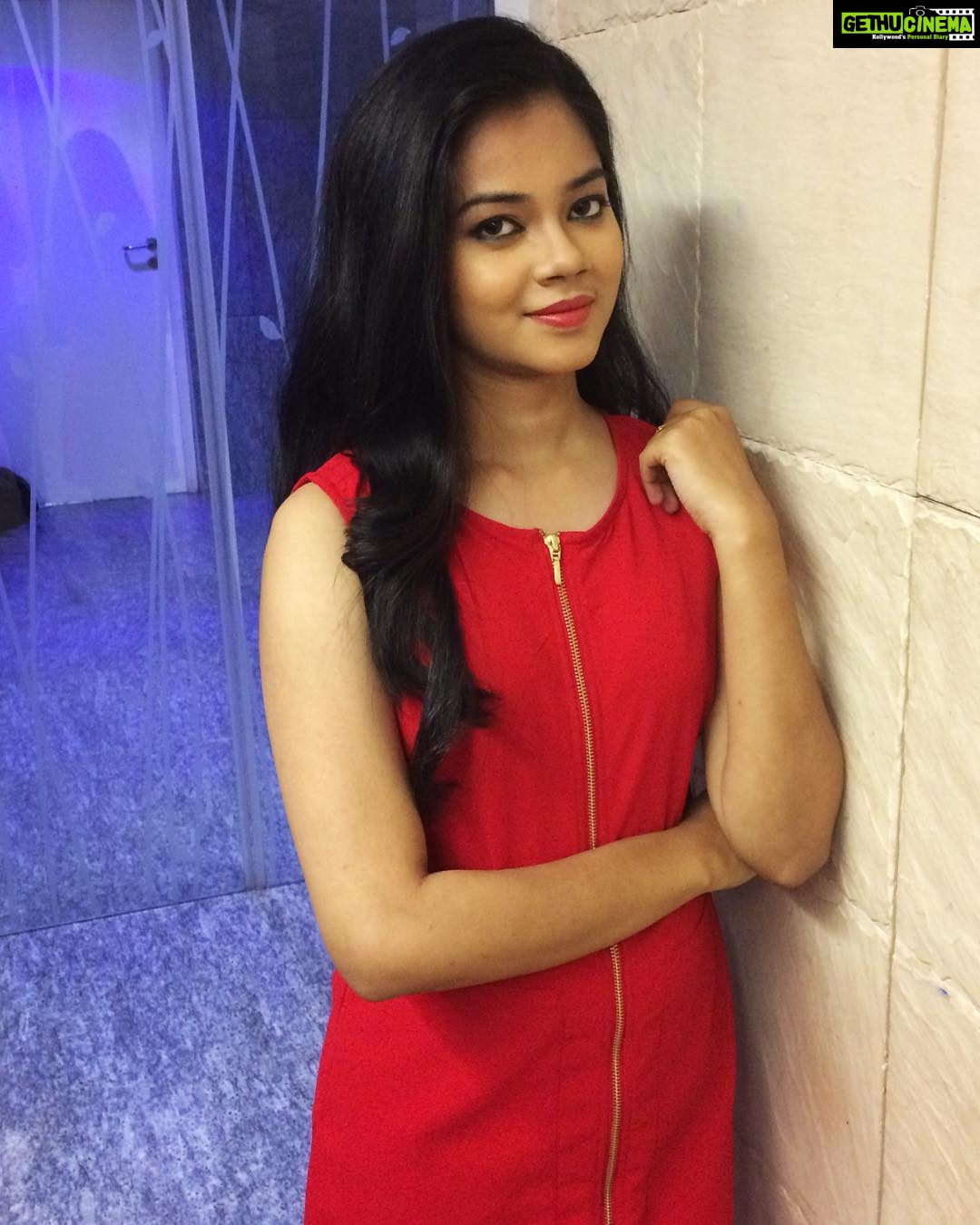 Anitha Sampath Instagram – Happily celebrate your valentines day..#red ...