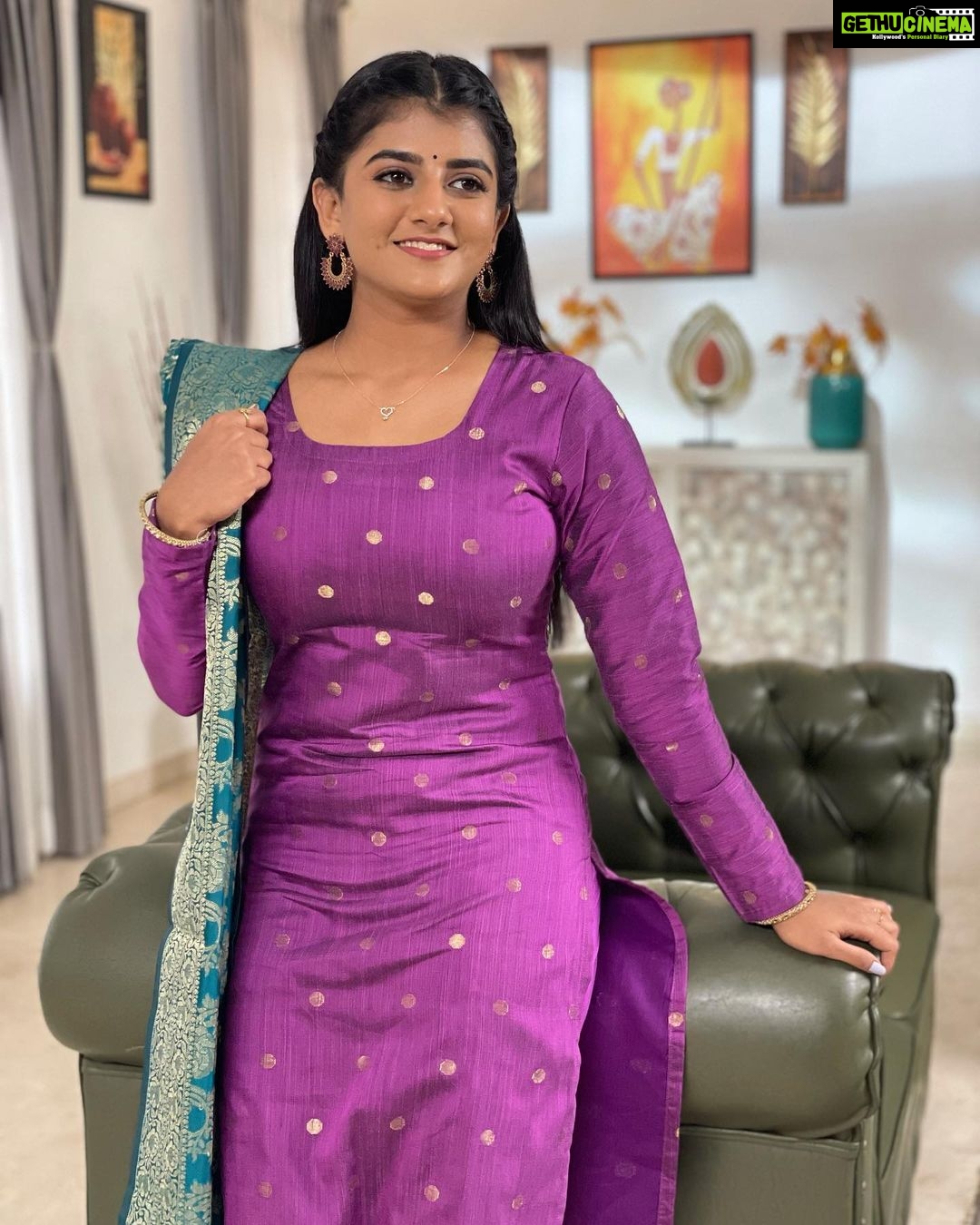 Gabriella Charlton Instagram – Beautiful dress and jewellery for ER2 ...