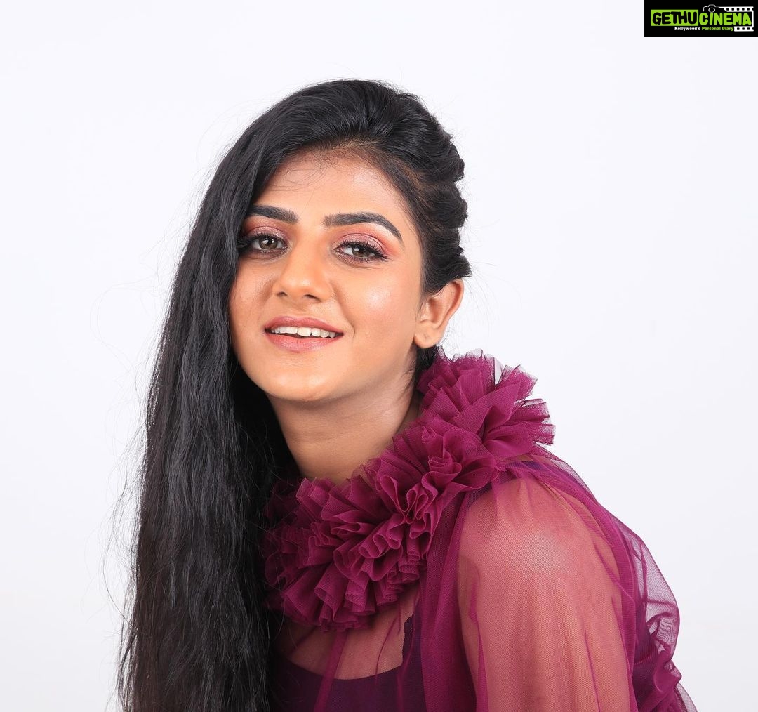 Gabriella Charlton Instagram – Keep your spirits high! Times can be ...