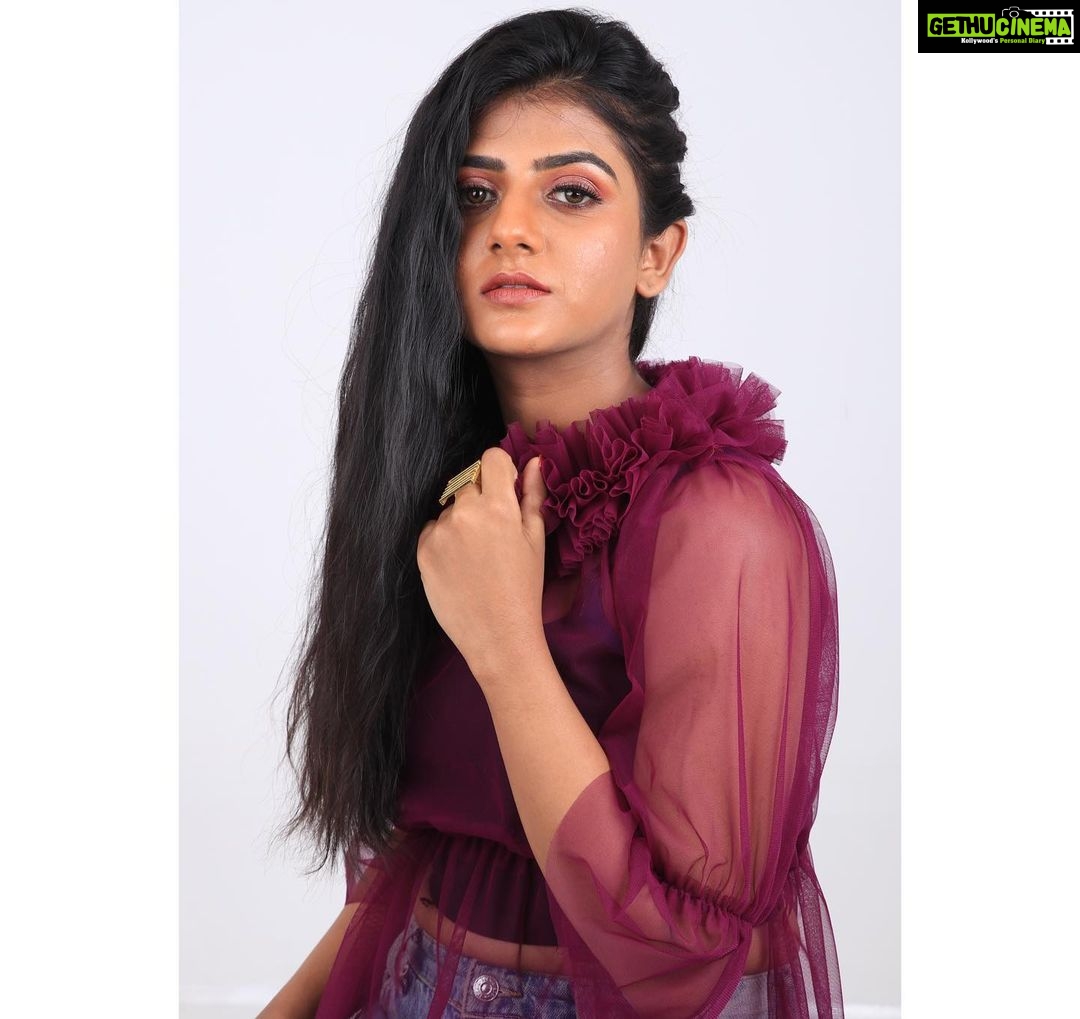 Gabriella Charlton Instagram – Keep your spirits high! Times can be ...