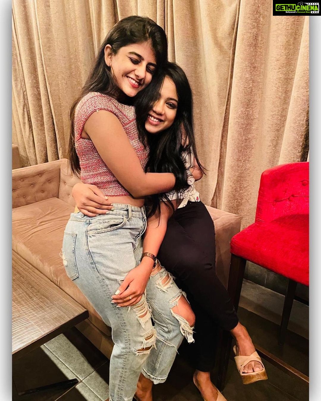 Gabriella Charlton Instagram – Aama kizhinja pant dhan. Kaasu irundha ...