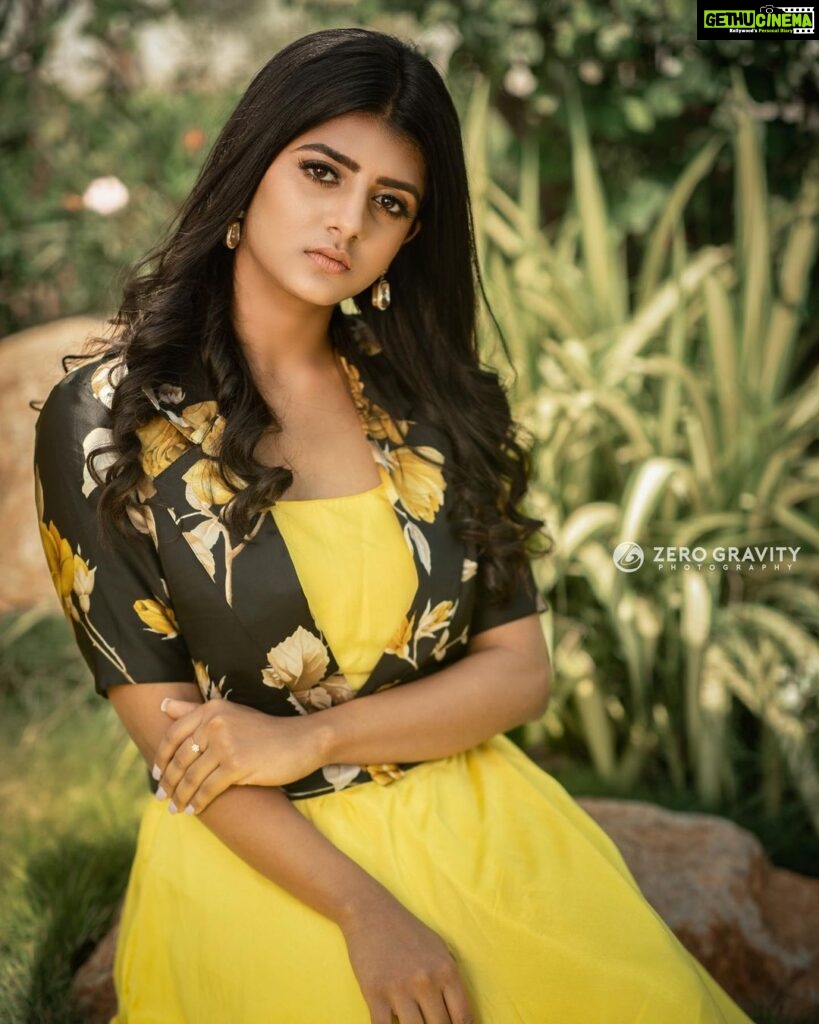 Gabriella Charlton Instagram – Wearing: @suresh.menon Jewellery ...