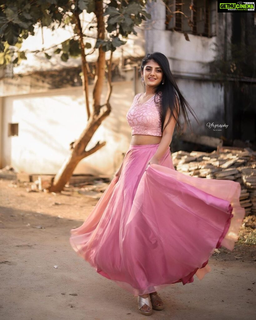 Actress Gabriella Charlton HD Instagram Photos and Wallpapers March ...