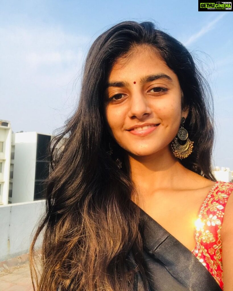 Actress Gabriella Charlton HD Photos and Wallpapers May 2020 - Gethu Cinema