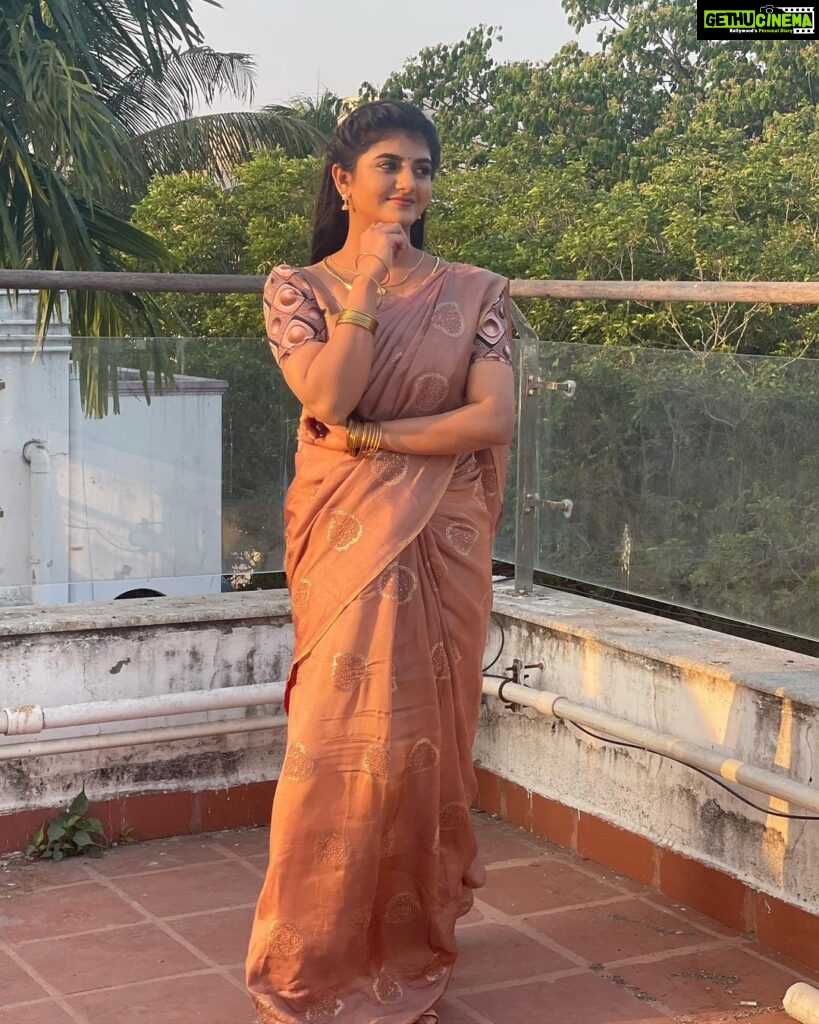Actress Gabriella Charlton HD Photos and Wallpapers May 2022 | Gethu Cinema