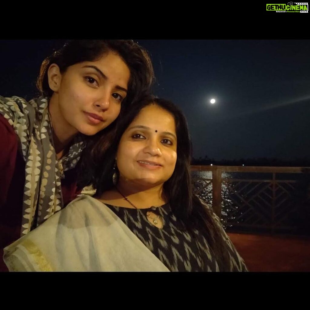 Kashmira Pardesi Instagram – Way too late and idc! Just wanna say that Hey Mumma, thank you for ...