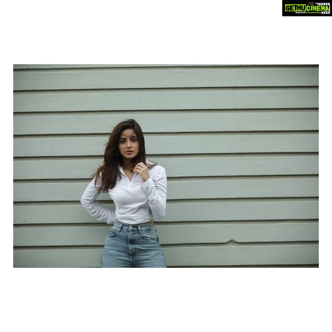 Kashmira Pardesi Instagram – Don’t you dare let this life just pass you by 🌊 PC ...