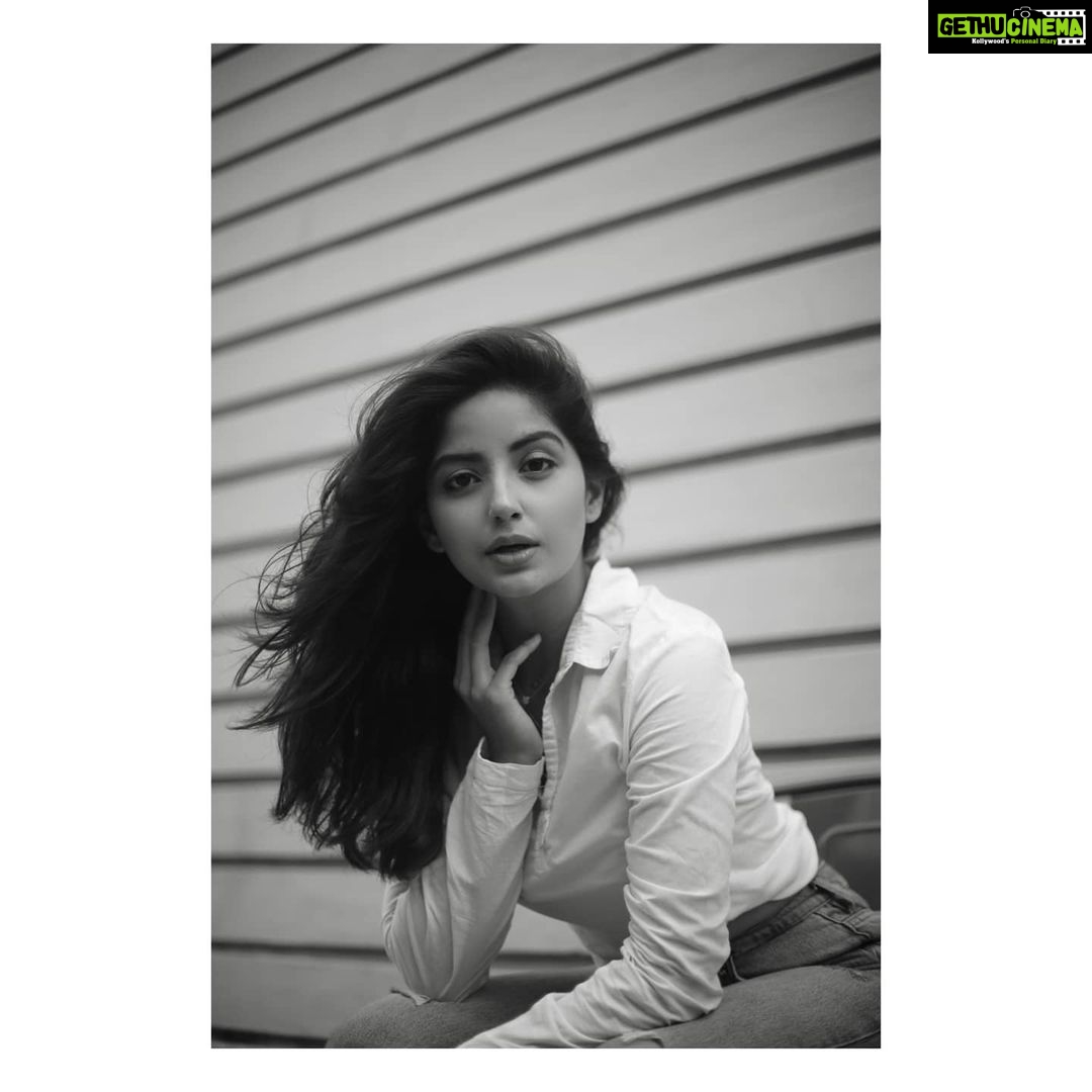 Kashmira Pardesi Instagram – Don’t you dare let this life just pass you by 🌊 PC ...