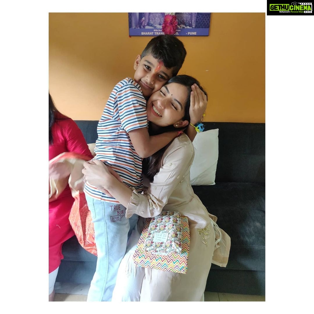 Kashmira Pardesi Instagram – Wishing everyone a very happy Rakshabandhan 🌸 #rakhi2020 | Gethu Cinema