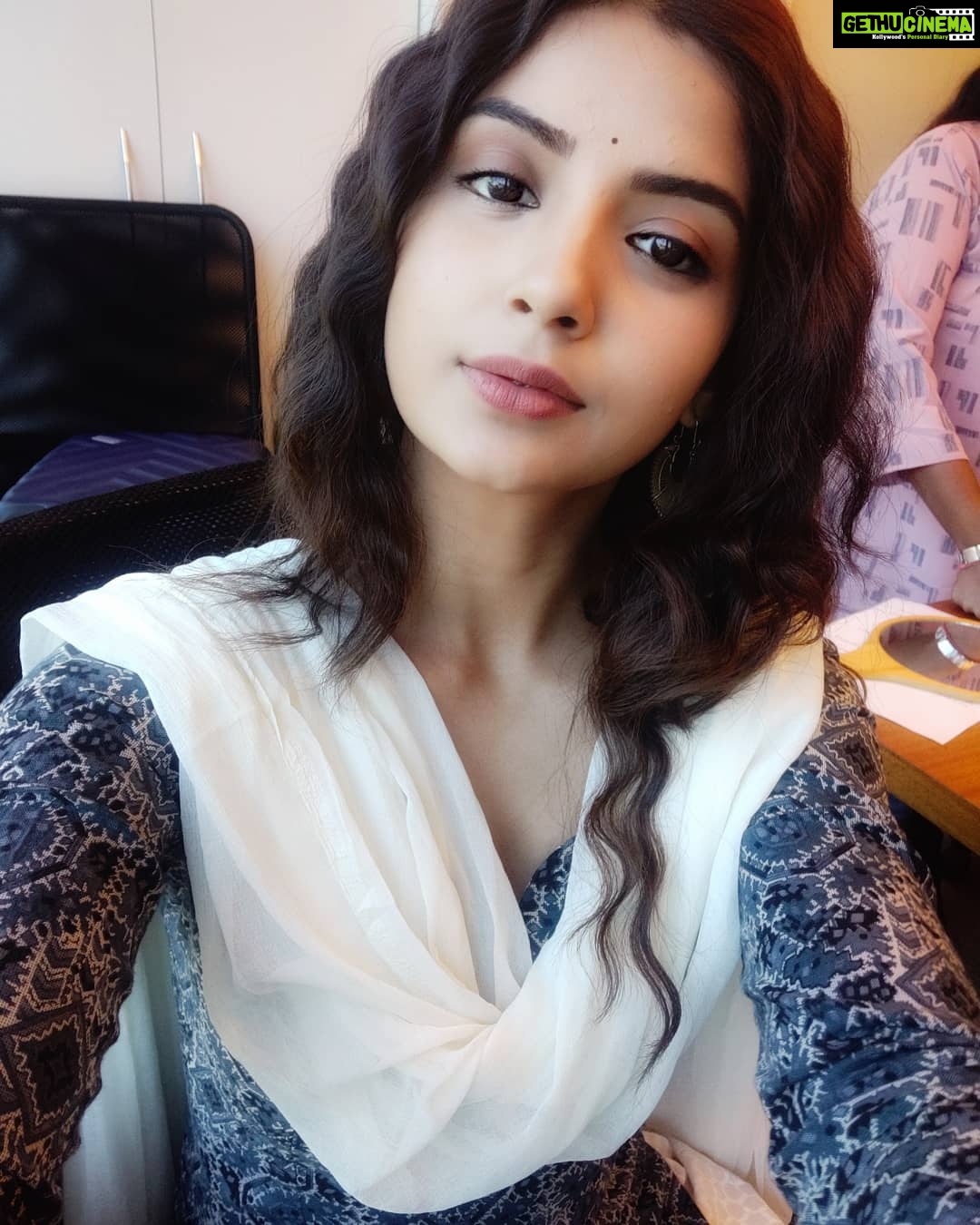 Actress Kashmira Pardesi HD Photos and Wallpapers October 2019 - Gethu Cinema