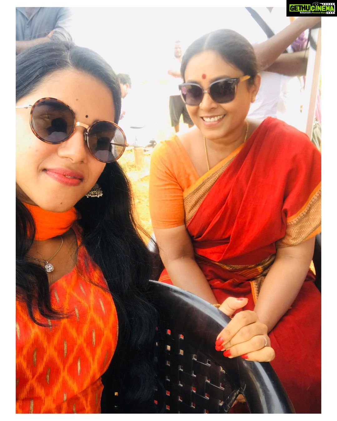 Mirnalini Ravi Instagram – 50 beautiful days with a big fat family 💚 # ...