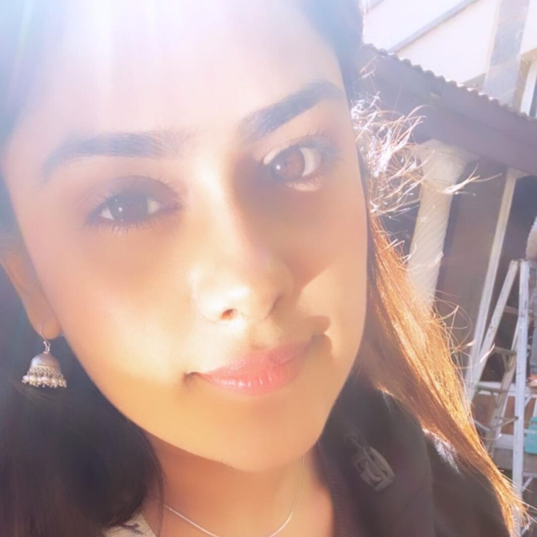 Actress Naira Shah HD Photos and Wallpapers April 2020 - Gethu Cinema