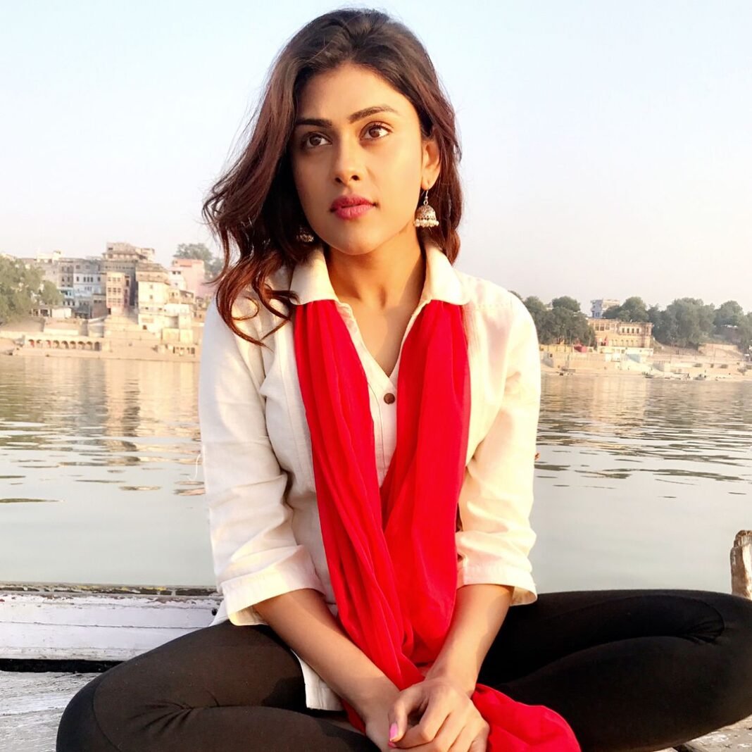 Actress Naira Shah HD Photos and Wallpapers October 2018 - Gethu Cinema