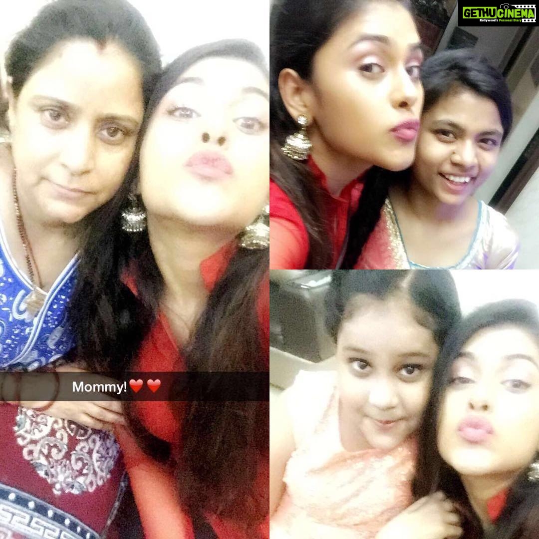 Naira Shah Instagram – Me the pout queen!🙈🙈! Happy diwali and a ...