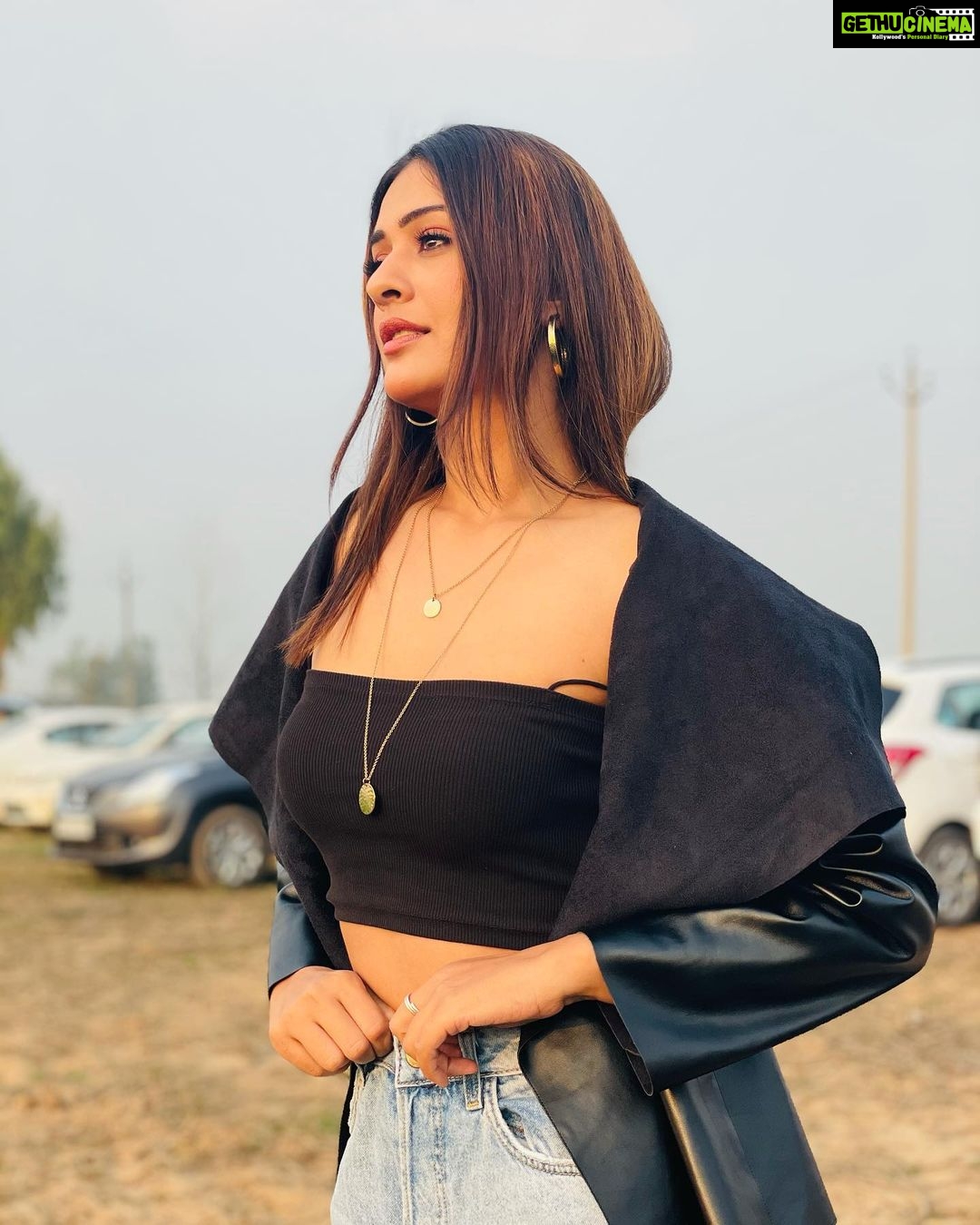 Payal Rajput Instagram - Hello Chandigarh 🖤 Styled by @priyaanathapar21 ...