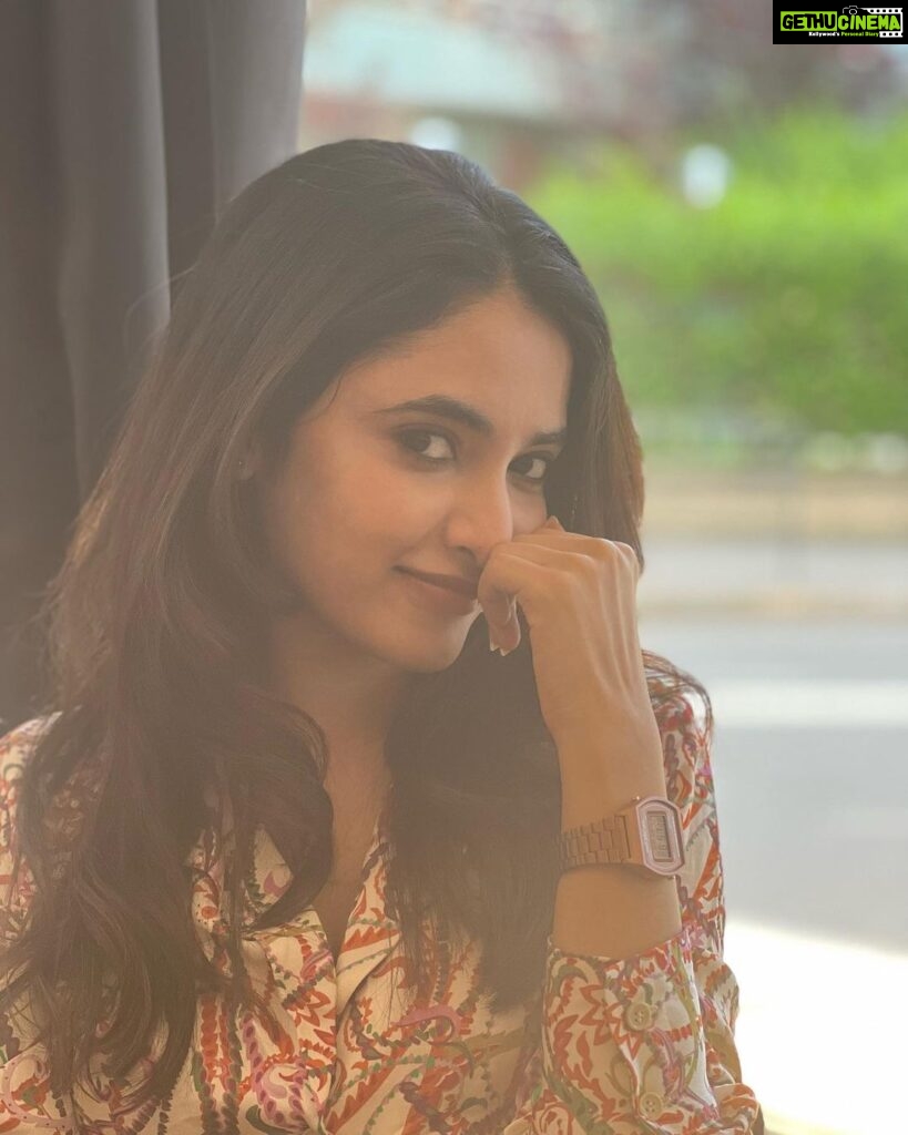 Priyanka Mohan Instagram – Waiting for food be like💁🏻‍♀️ Paris, France ...