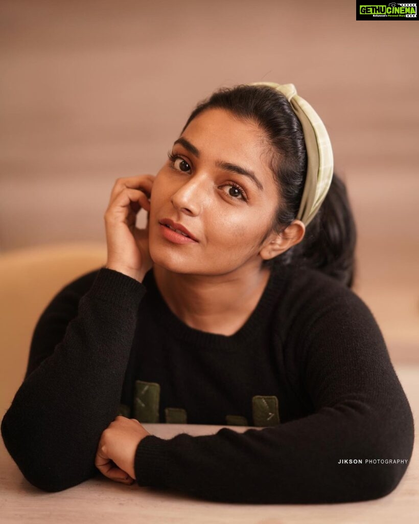 Rajisha Vijayan Instagram - Oh the inexplicable joy of wearing a khadi ...