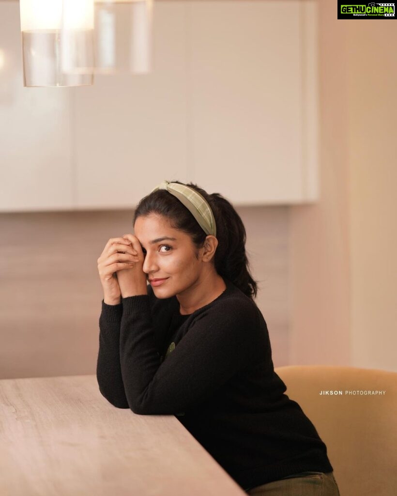 Rajisha Vijayan Instagram - Oh the inexplicable joy of wearing a khadi ...