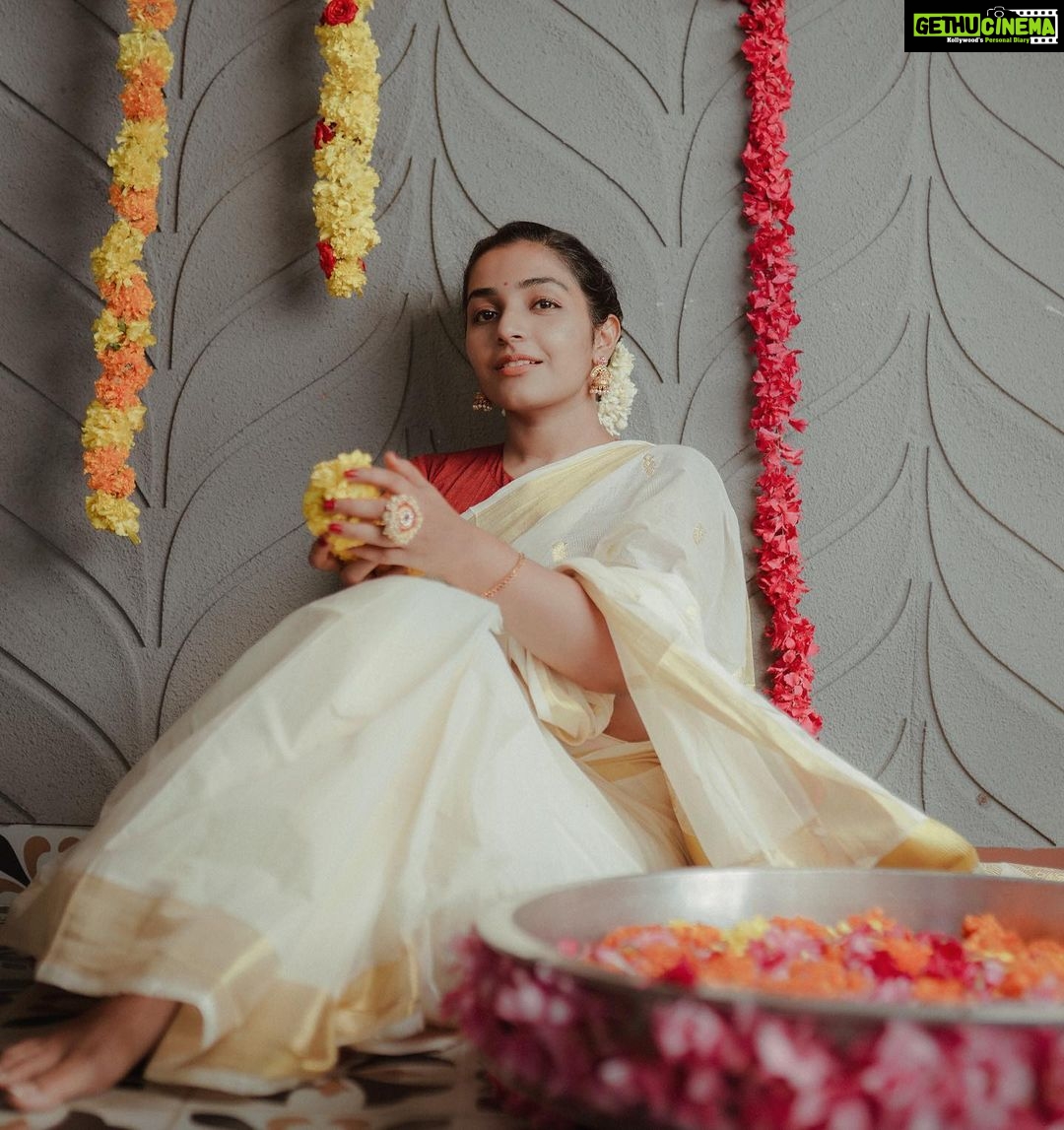 Rajisha Vijayan Instagram – തിരുവോണദിനാശംസകൾ 🌸🌼. 📸 @i_m_vyshnav | Gethu Cinema