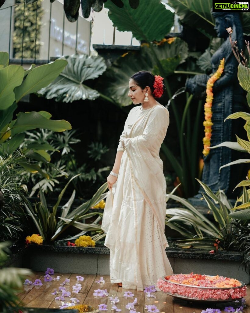 Rajisha Vijayan Instagram – ഉത്രാടം 🌸 May this day bring you loads of ...