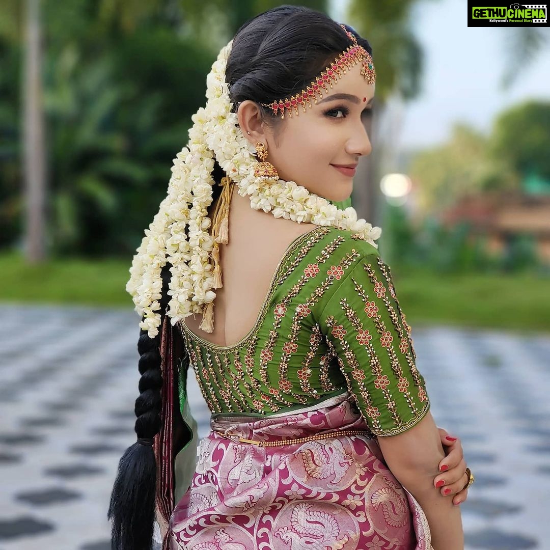 Raveena Daha Instagram – 😍 Pure silk saree from : @grb_silks 😍 I ...