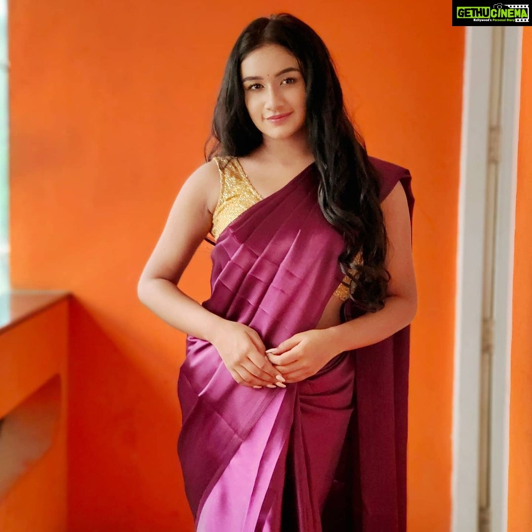 Raveena Daha Instagram – காதல் நீ 🥀💯 Saree from : @aryma_online_store 💜 ...