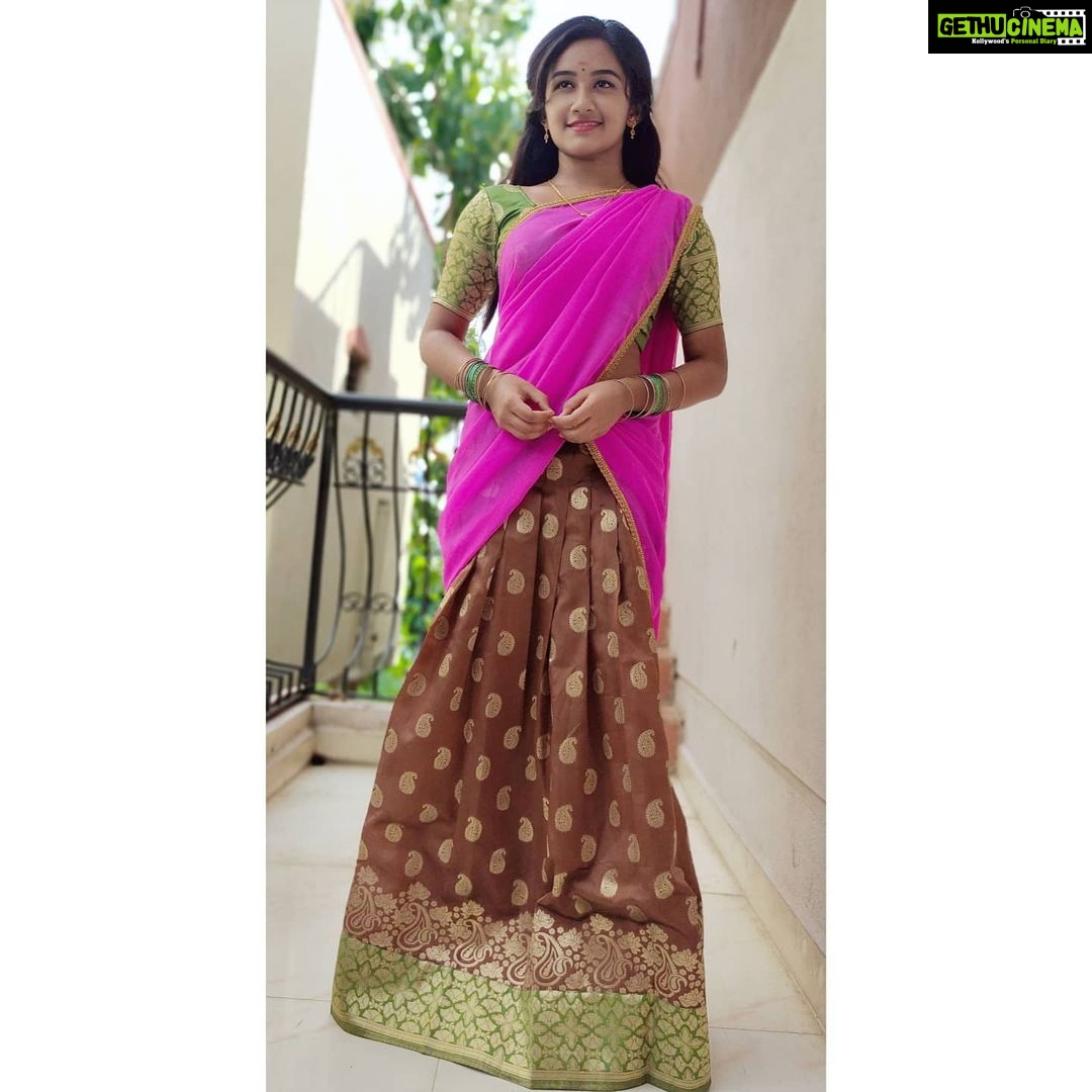 Raveena Daha Instagram – காலம் முடியலாம் நம் காதல் முடியுமா??🙈💚🦋 Half ...