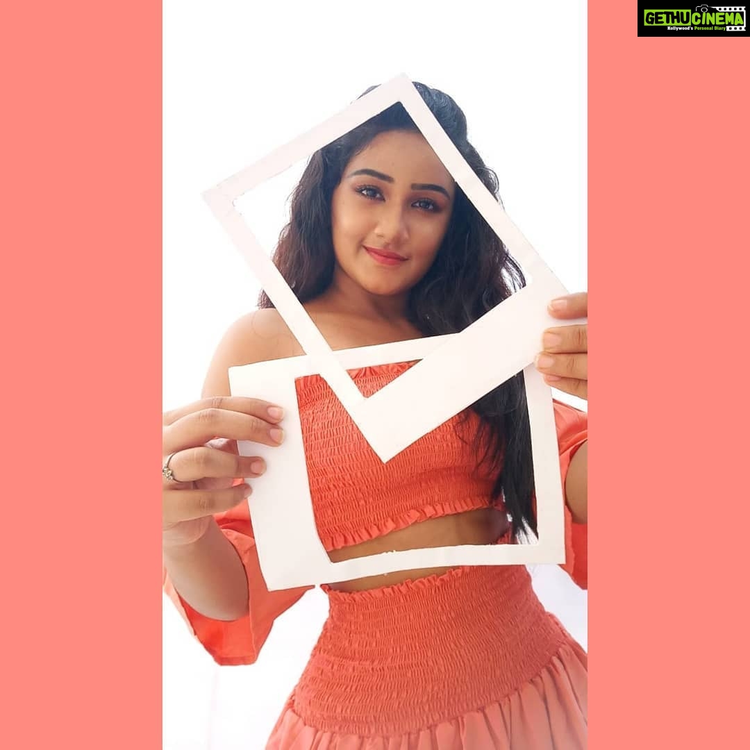 Raveena Daha Instagram – NOW WE ARE A HAPPY FAMILY OF 30K 😍😍😘 This post ...