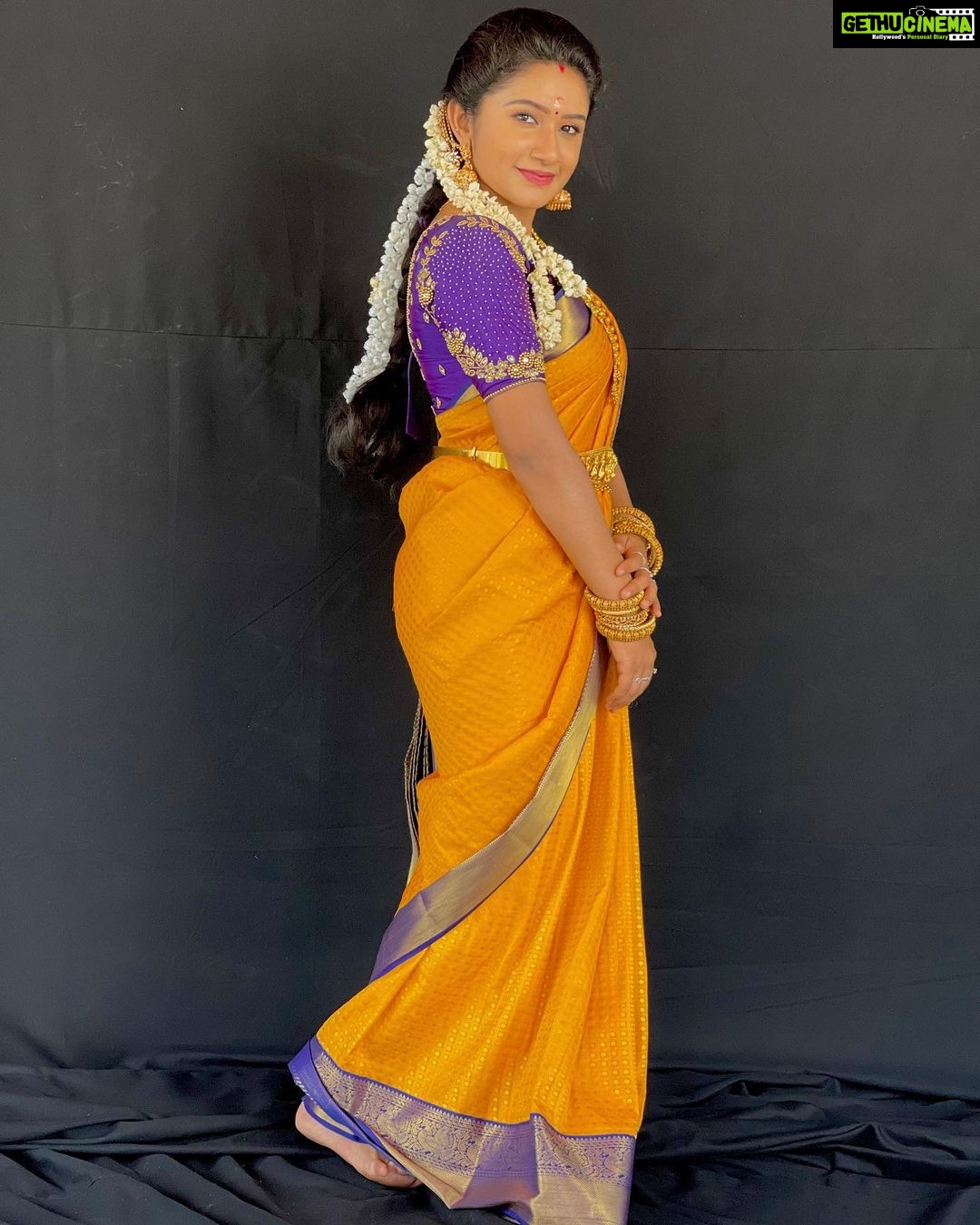 Raveena Daha Instagram – Manja kaatu maina 💛😝 Beautiful makeup by ...