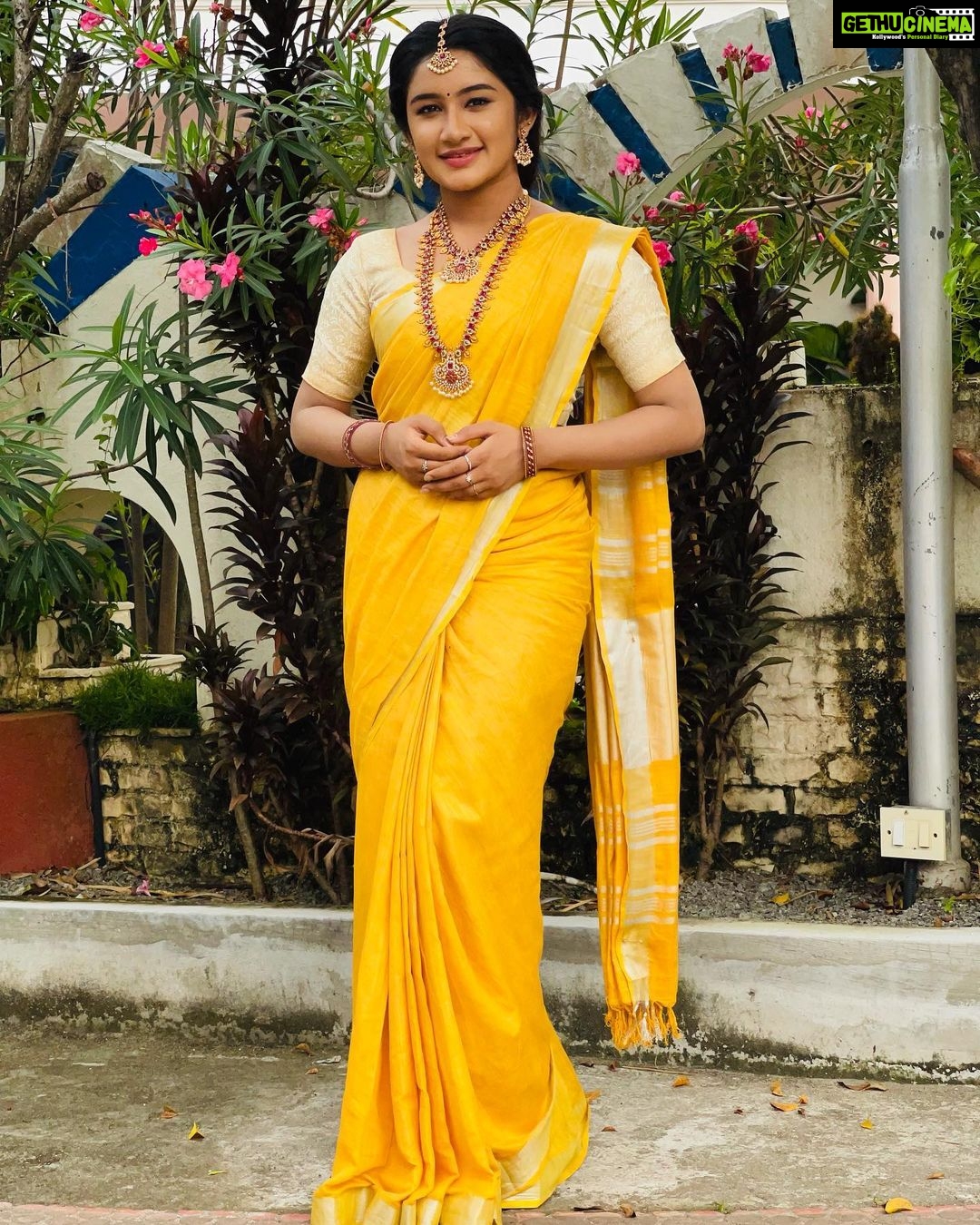 Raveena Daha Instagram – முகமூடி அணிகின்ற உலகிது உன் முகம் என்று ...