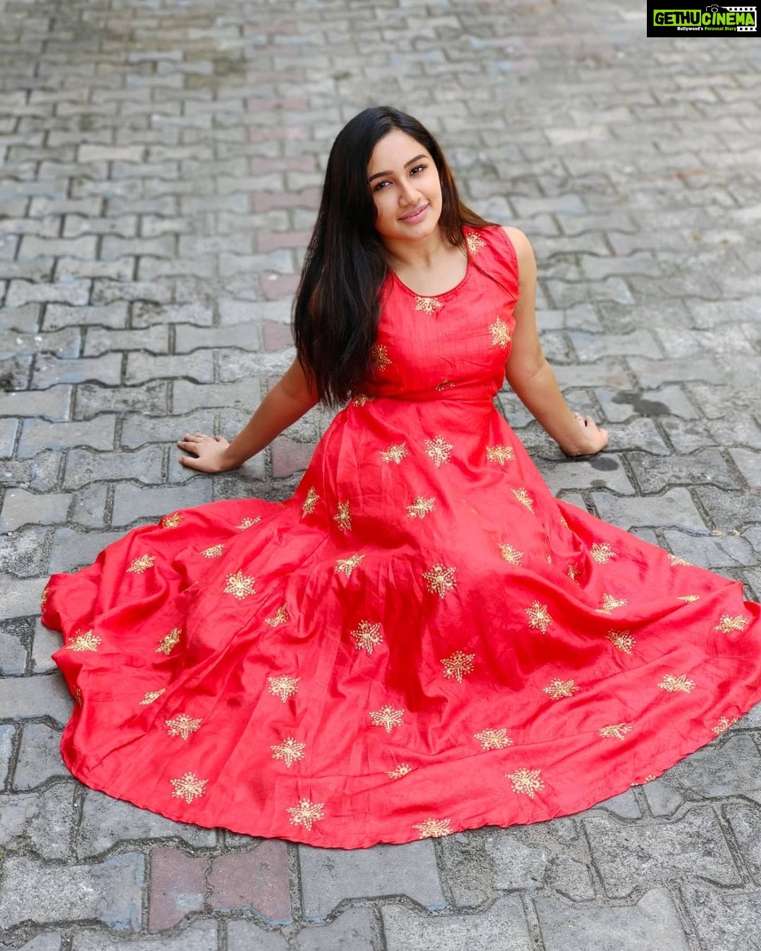 Raveena Daha Instagram – ️🌹👠 Beautiful Outfit from: @esha_fashionhub ️ ...