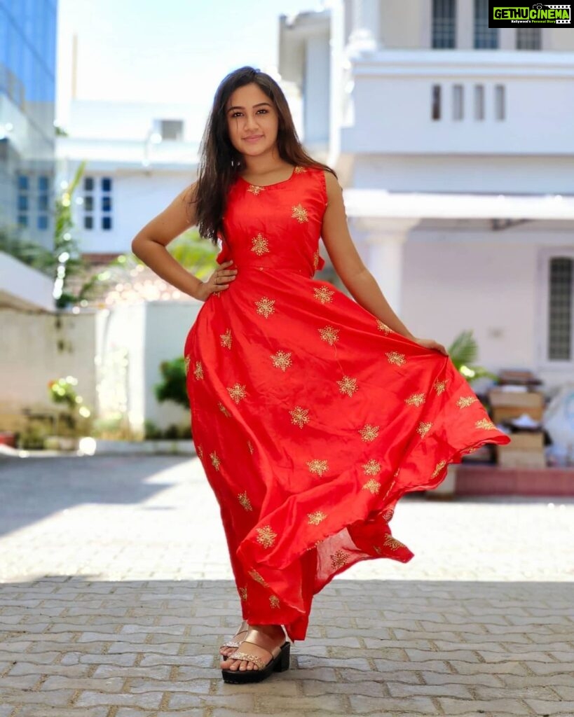 Actress Raveena Daha HD Photos and Wallpapers October 2021 - Gethu Cinema