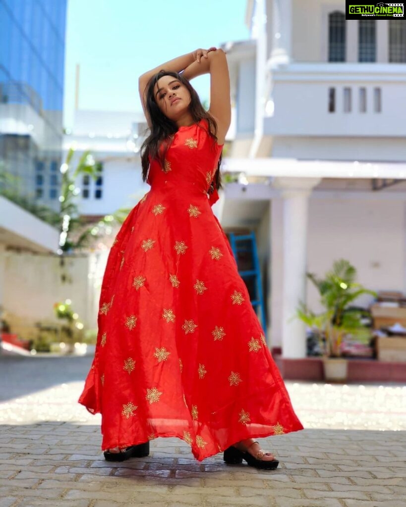 Actress Raveena Daha HD Photos and Wallpapers October 2021 - Gethu Cinema