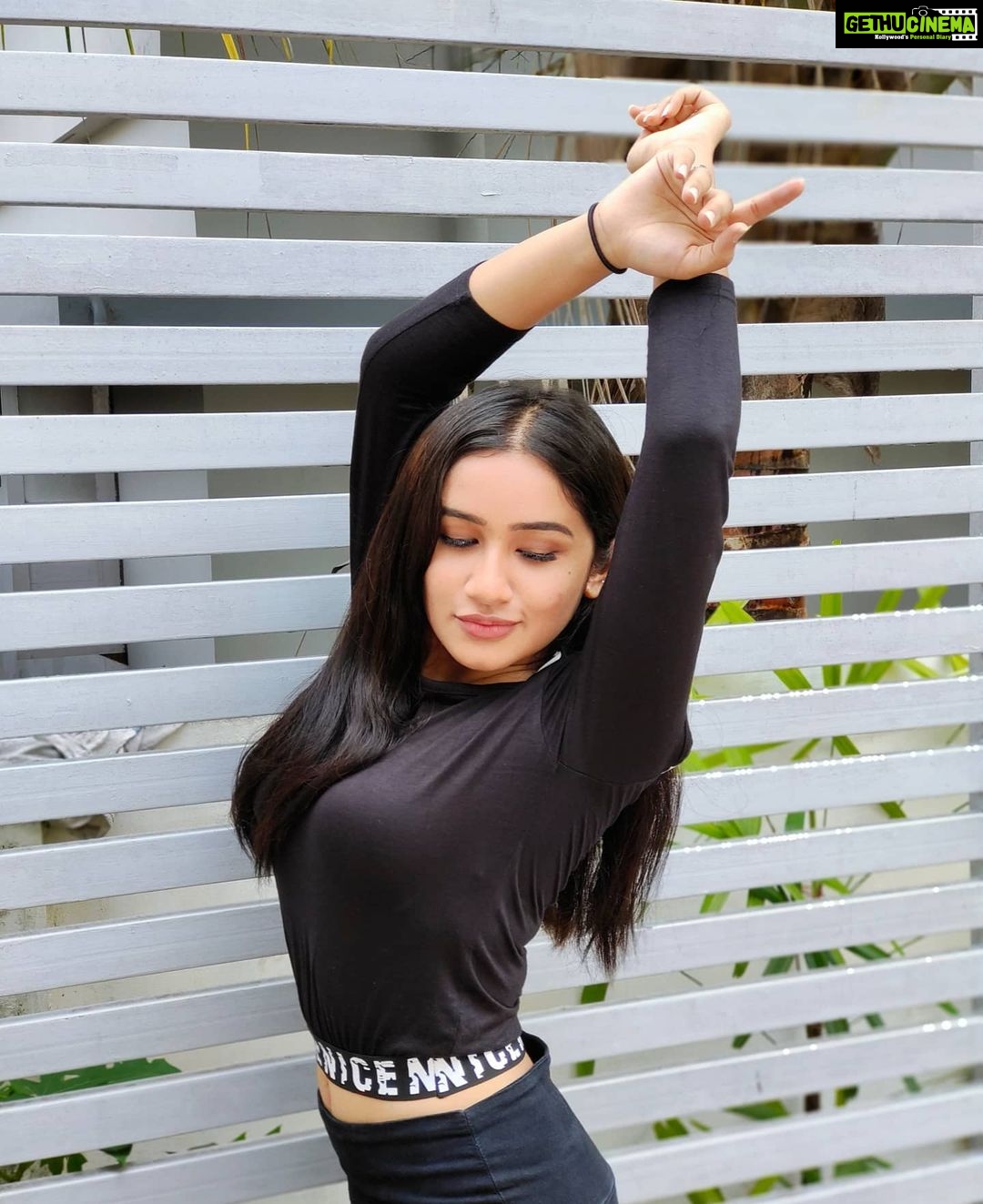 Actress Raveena Daha HD Photos and Wallpapers September 2021 - Gethu Cinema