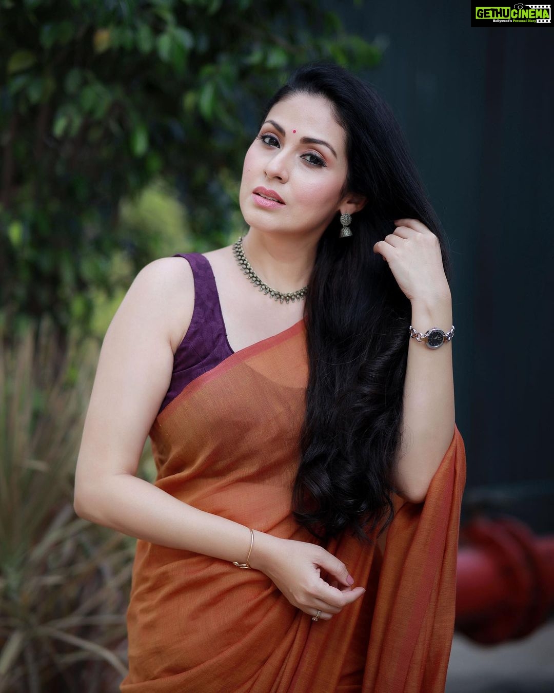 Actress Sadha HD Photos and Wallpapers July 2022 - Gethu Cinema