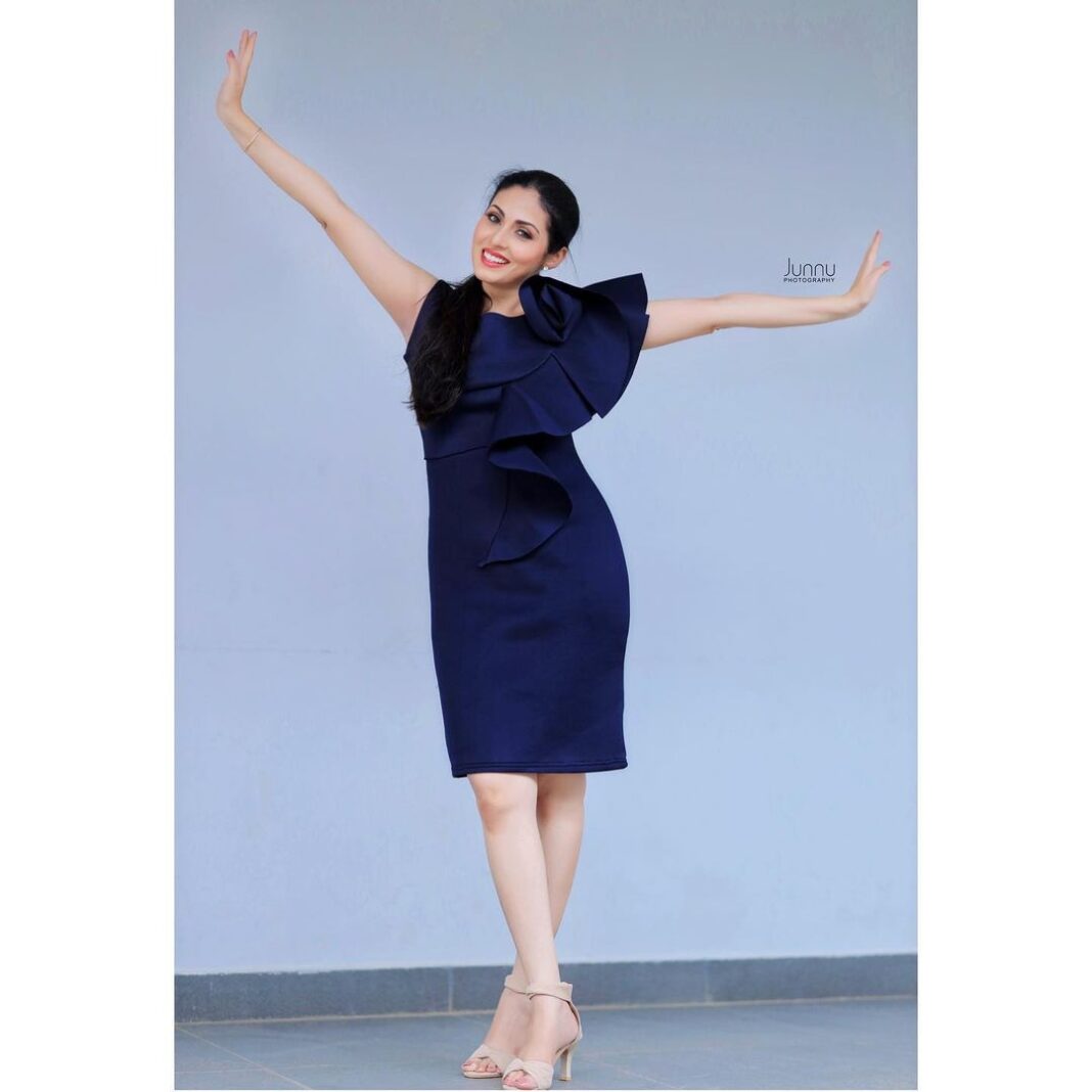 Actress Sadha HD Photos and Wallpapers July 2022 - Gethu Cinema