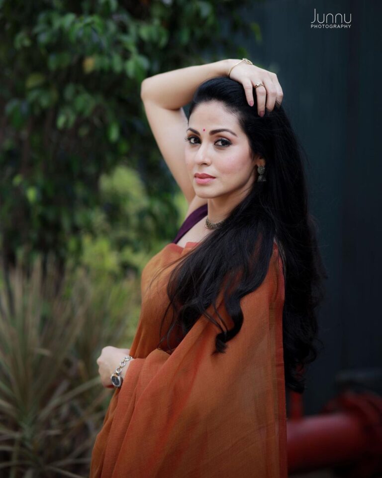 Sadha Wiki, Biography, Age, Gallery, Spouse and more