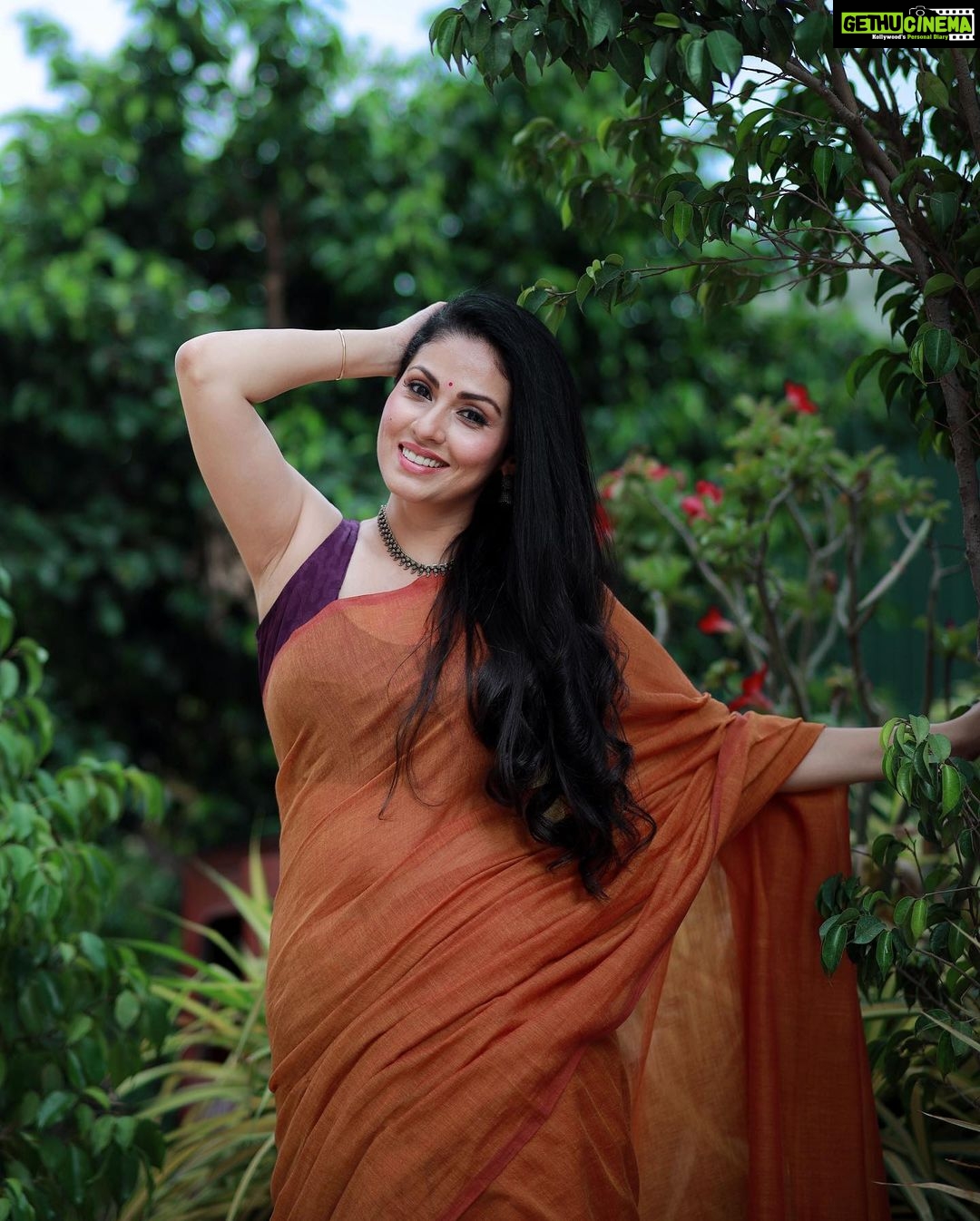 Actress Sadha HD Photos and Wallpapers July 2022 - Gethu Cinema