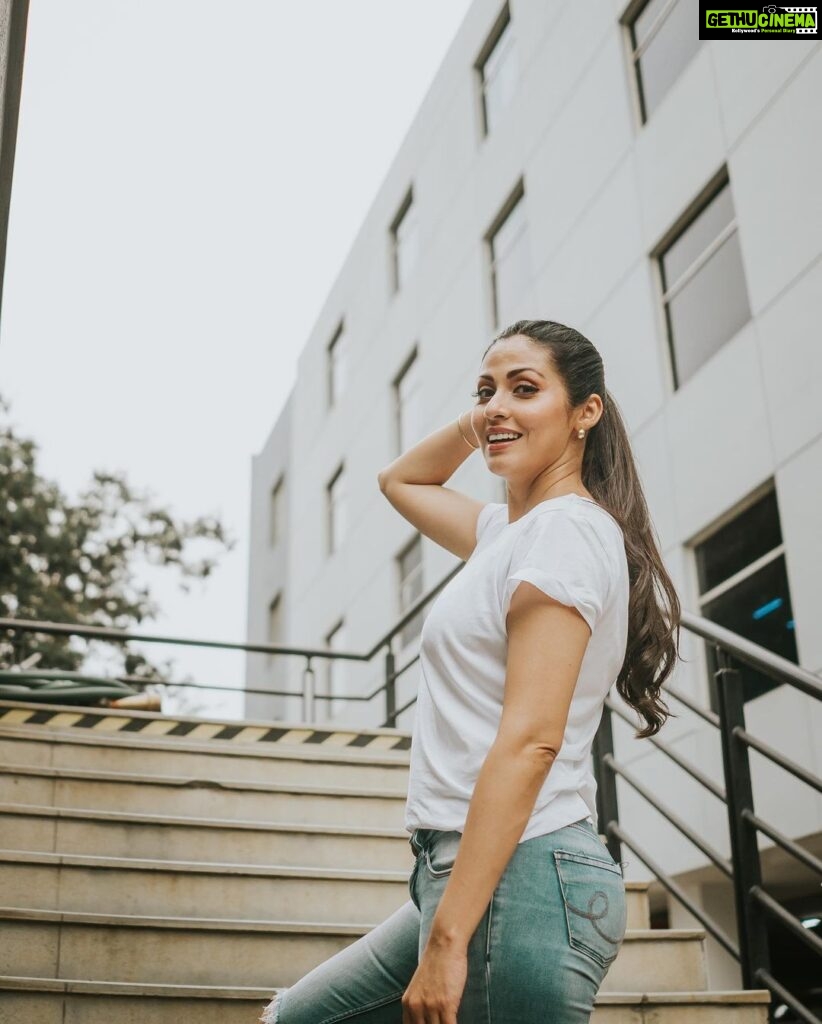 Actress Sadha HD Instagram Photos and Wallpapers July 2022 | Gethu Cinema