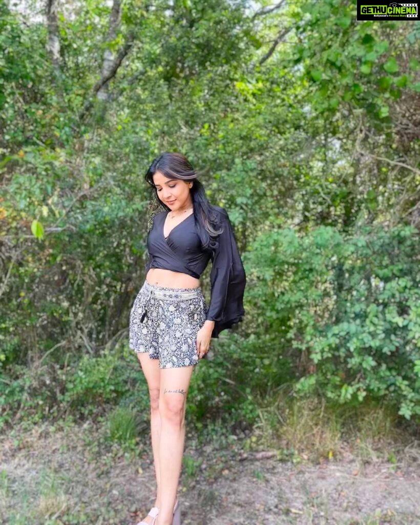 Actress Sakshi Agarwal HD Instagram Photos and Wallpapers July 2022 | Gethu Cinema