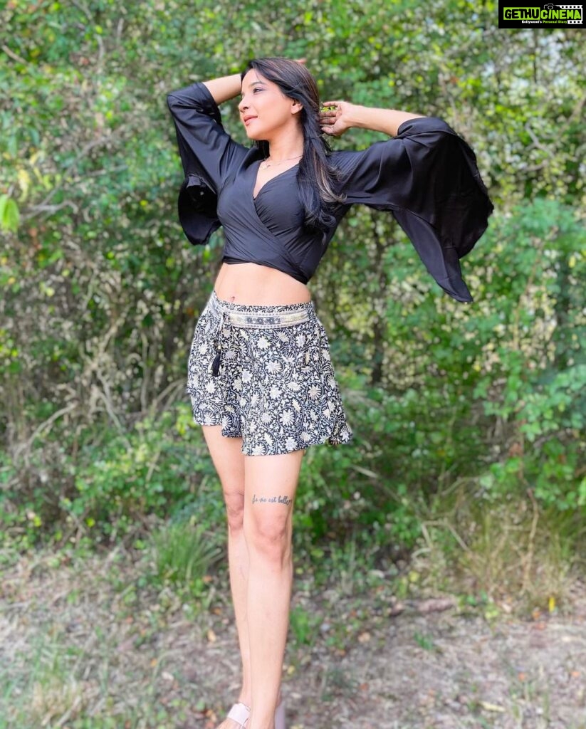 Actress Sakshi Agarwal HD Instagram Photos and Wallpapers July 2022 | Gethu Cinema